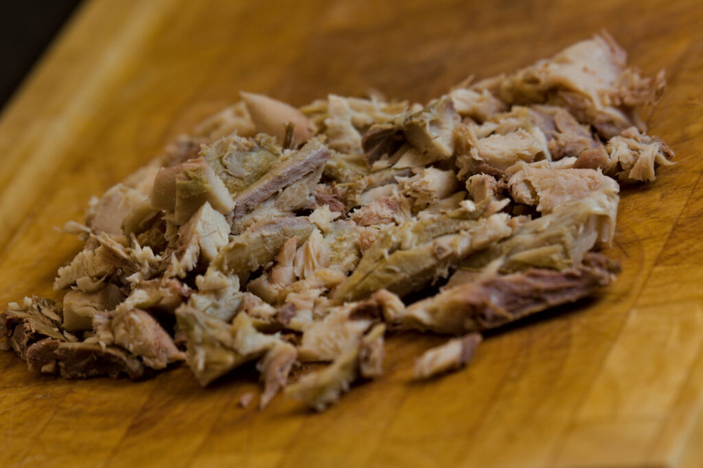 Frisk pasta med røget makrel og cherrytomater - Mad med fisk